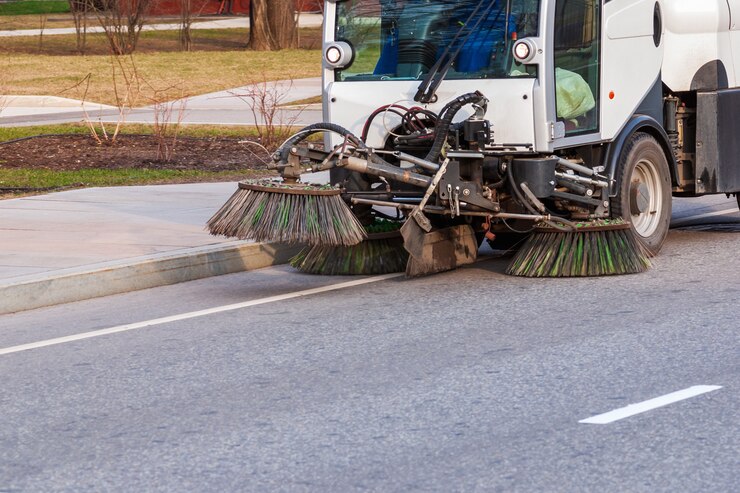 Efficient Road Cleaning with the RG-8240 Multi-Functional Road Sweeper ...