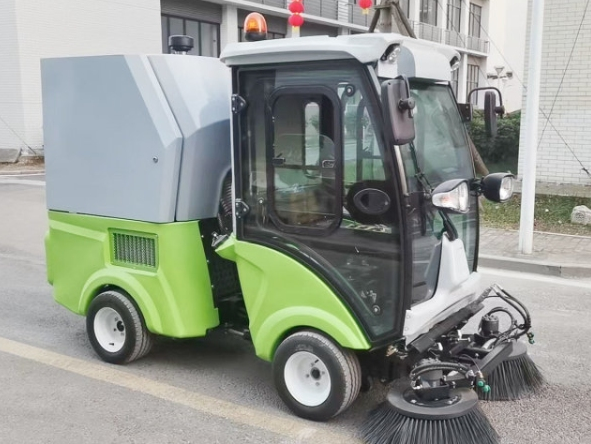 What Are the Top Challenges of Operating Small Road Cleaning Machine?